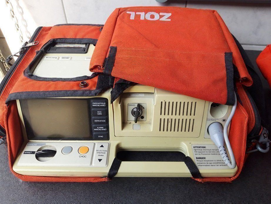 Défibrillateur Zoll 1600 (Gebraucht) in Villeneuve für CHF 1 – nur ...