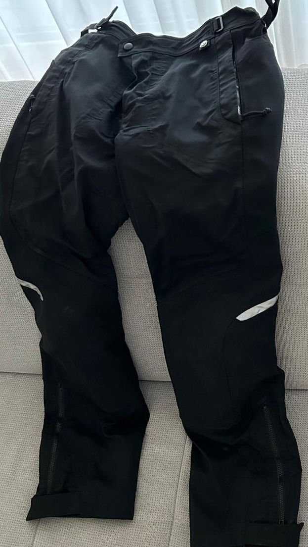 Schwarze BMW Motorrad Hose (Gebraucht) in Rümlang für CHF 20 – mit ...
