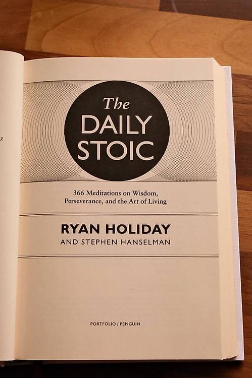 The daily stoic - Ryan Holiday & Stephen Hanselman (Gebraucht) in ...