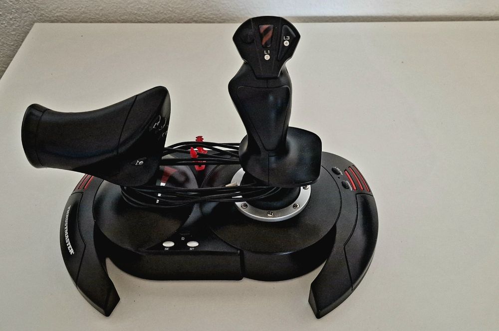 Thrustmaster T.Flight HOTAS X Joystick (Gebraucht) in St. Gallen für ...