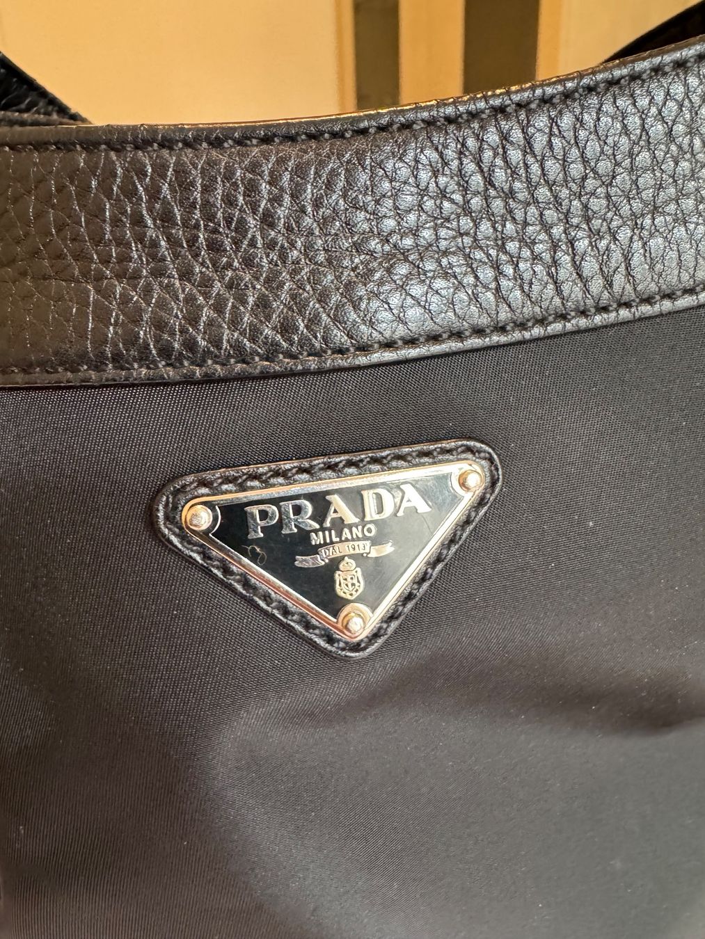 Sac Prada authentique noir, très bon état, nylon et cuir (D'occasion) à ...