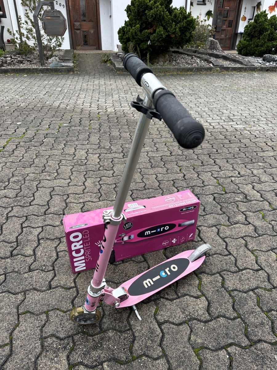 Micro Sprite LED Pink Tretroller, Top Zustand, Mädchen (Gebraucht) in ...