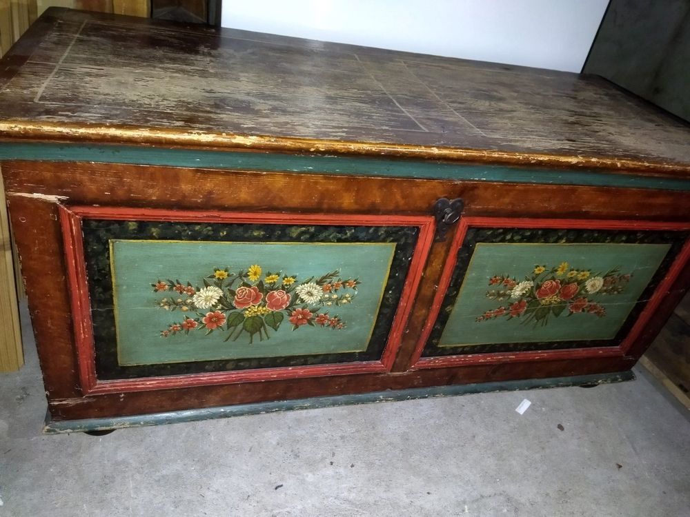 Coffre peint ancien bois massif truhe (Gebraucht) in Sion für CHF 50 – nur Abholung auf Ricardo ...