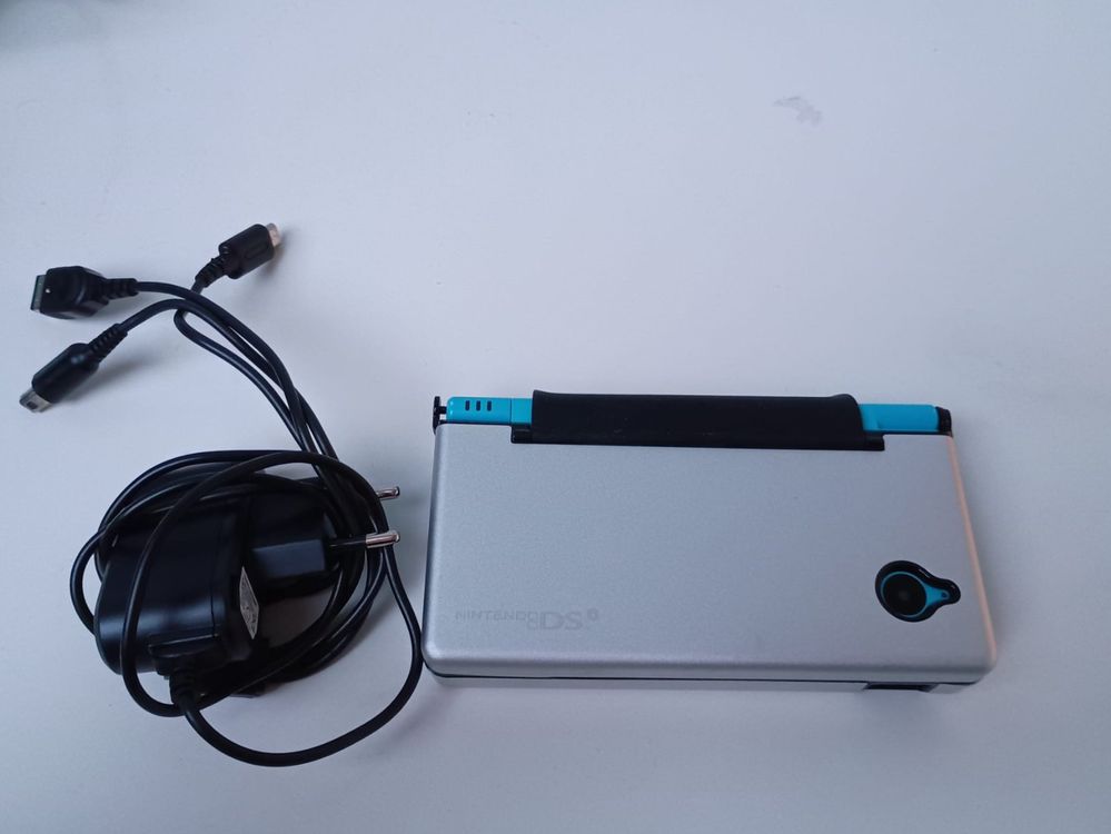 Nintendo DSI + 7 Games preinstalled | Kaufen auf Ricardo