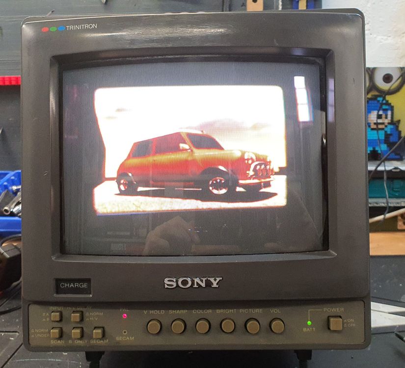 Sony Trinitron Color Video Monitor - 8" Stereo - PVM-9020ME (Gebraucht ...