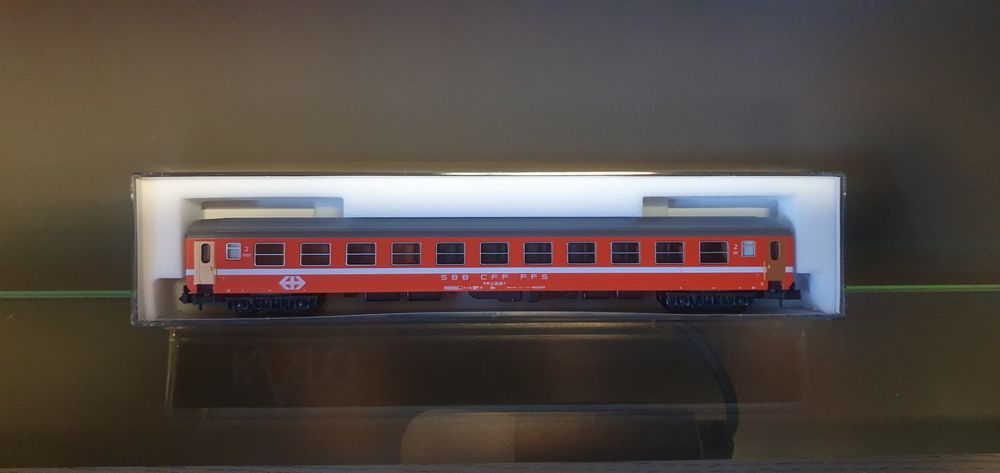 KATO:N: 4 X SBB RIC EUROFIMA PERSONEN-/SPEISEWAGEN MIT LICHT (Gebraucht) in Biglen für CHF 191. ...