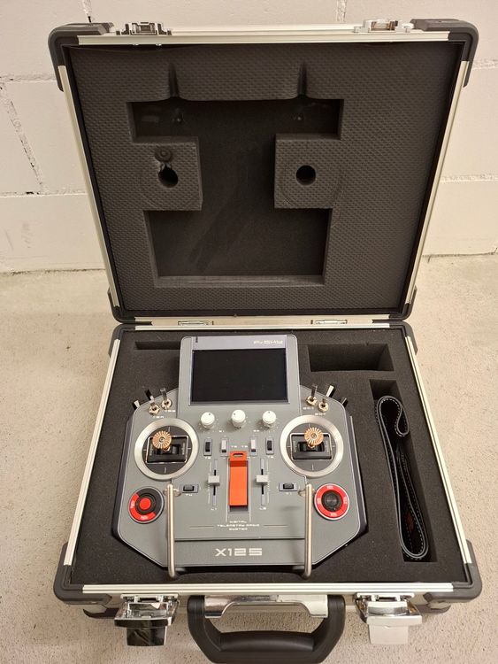 FrSKY HORUS X12S Fernbedienung (Gebraucht) in Dübendorf für CHF 130 ...