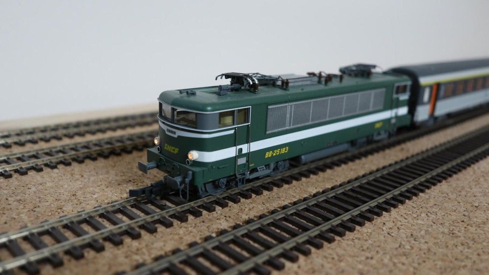 Roco-Lok SNCF BB25000, 3 Corail-Wagen (Gebraucht) in Nottwil für CHF ...