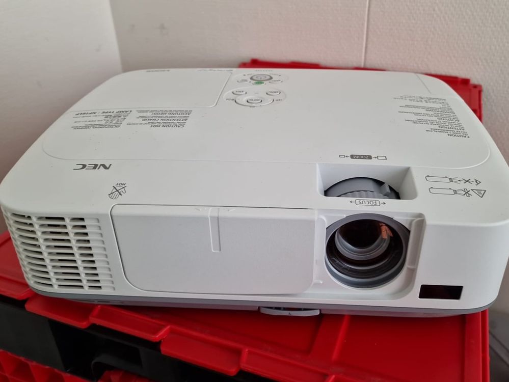 Beamer NEC M311W (Gebraucht) in Zürich für CHF 42 – nur Abholung auf ...