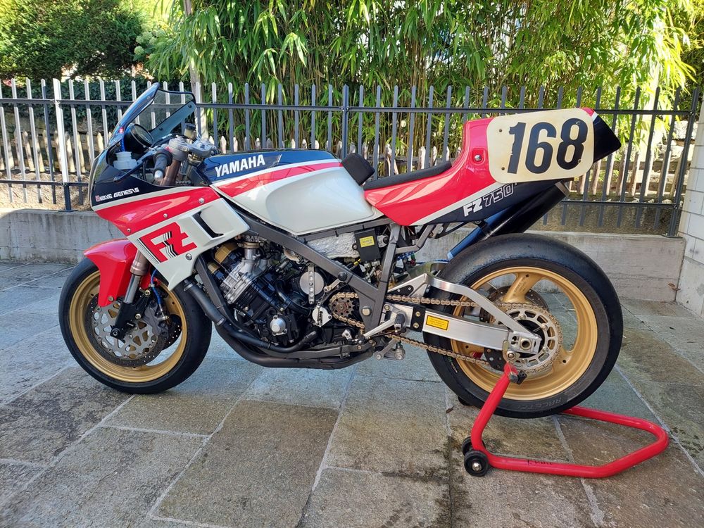 Rennmotorrad Yamaha FZ 750 "Eddie Lawson" | Kaufen auf Ricardo