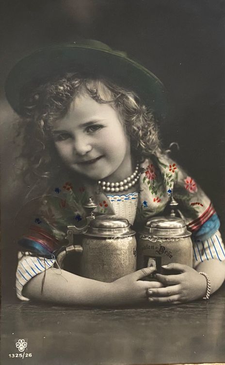 1909 - Antike AK Kind - Mädchen mit Bierkrügen (Gebraucht) in Root für CHF 2 – mit Lieferung auf ...