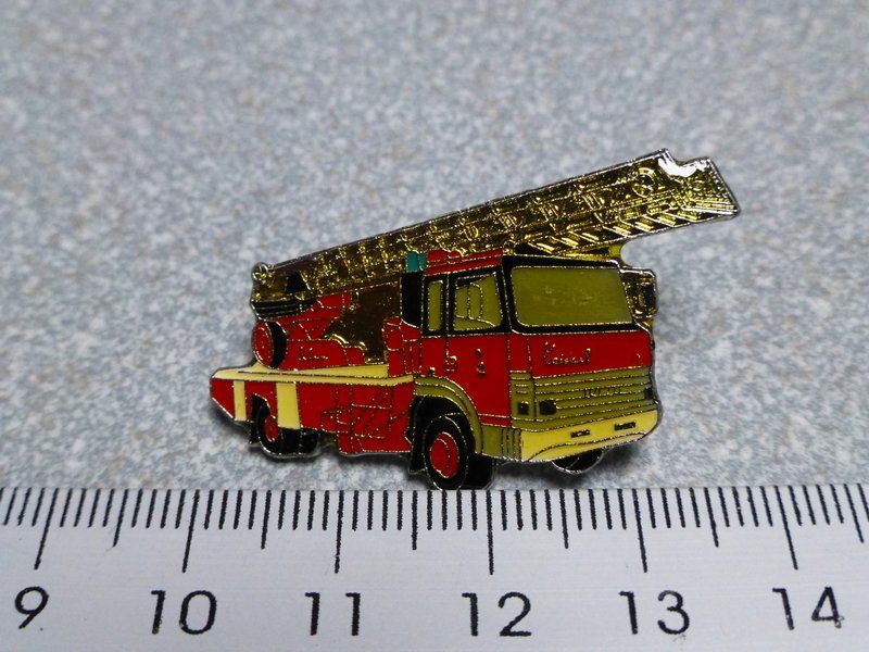 PIN PINS FEUERWEHR FIREFIGHTER Feuerwehrauto (Gebraucht) in Gränichen für CHF 4 – mit Lieferung ...