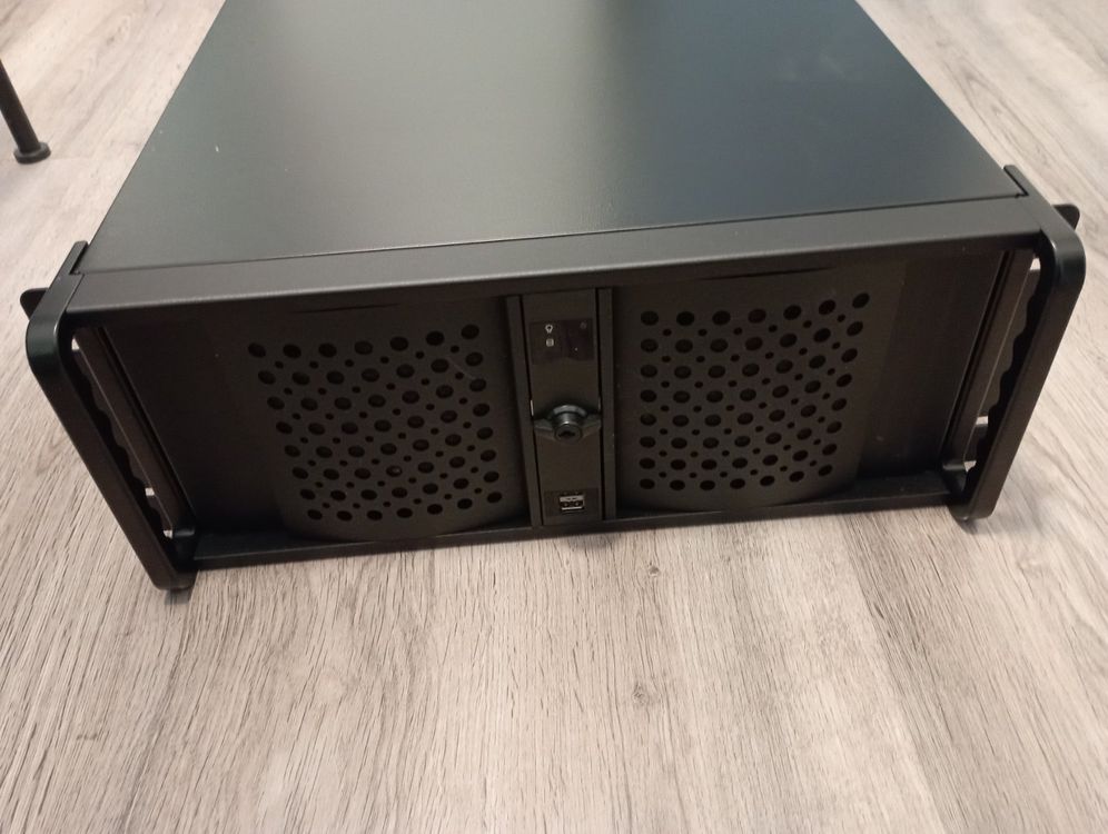 Kompletter Server, Xeon E5-2640v4, 9 x HDD Trays, RAID (Gebraucht) in ...