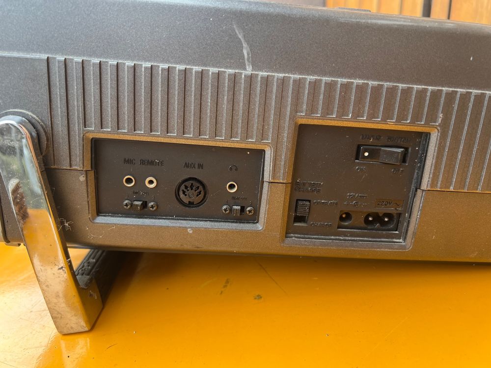 ITT TRC 5000 Color TV Radio Vintage (Gebraucht) in Nänikon für CHF 70 ...