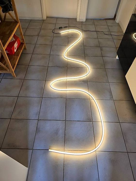 Philips Hue Outdoor Lightstrip 5 m (Gebraucht) in Röschenz für CHF 110 ...