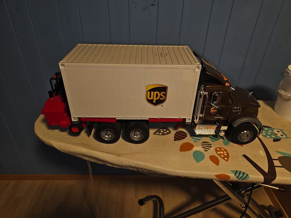 Bruder Mack Granite UPS Logistik LKW (Gebraucht) in Aeschau für CHF 25 ...