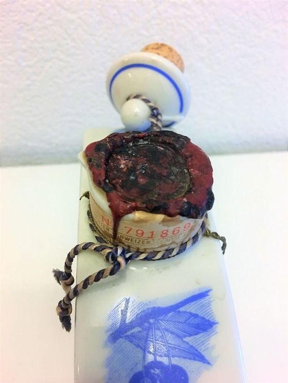 Etter Zuger Kirsch 1949 Porzellanflasche (Neu und originalverpackt) in Elsau für CHF 3999 – mit ...