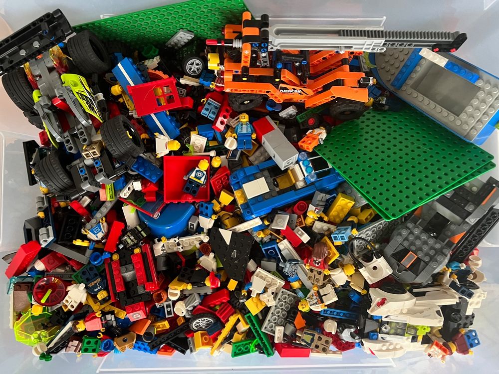 Lego Lot 10kg mit diversen Minifiguren ab 1.- | Kaufen auf Ricardo