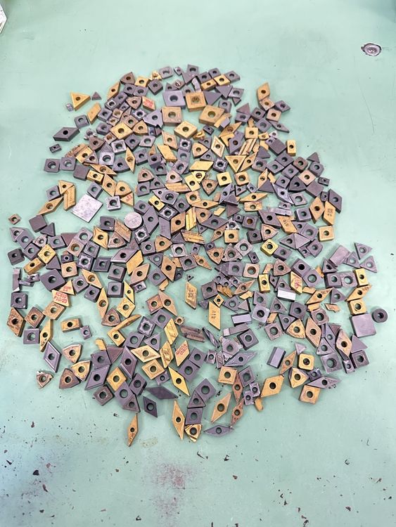 Different types of turning inserts, used and new mixed (Gebraucht) in ...