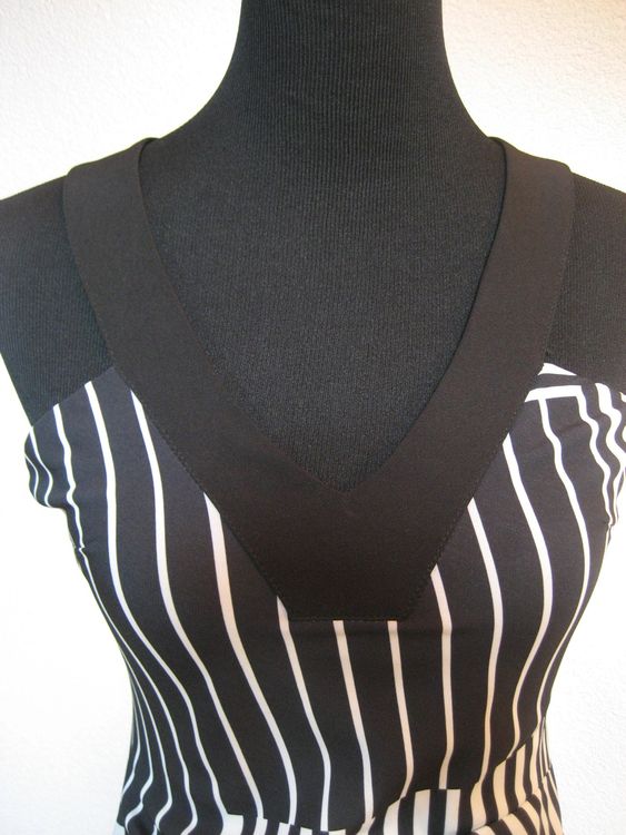 Robe stretch Rinascimento taille S (D'occasion) à Delémont pour CHF 50 ...