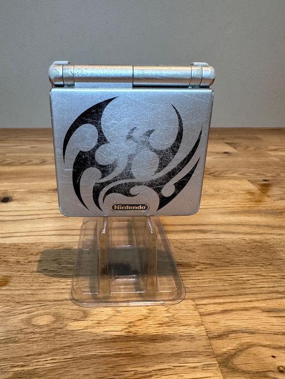 Gameboy Sp mit Tattoo:) aber dafür ohne Akku ab 1.- | Kaufen auf Ricardo