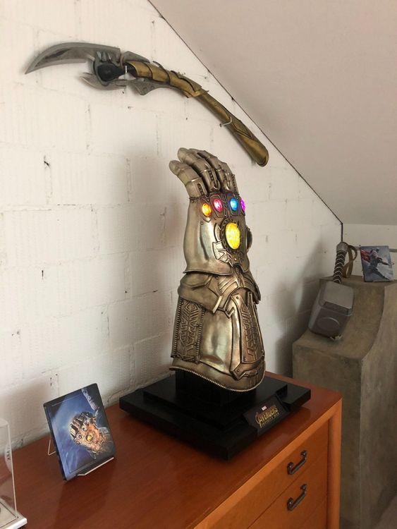 Sideshow Infinity Gauntlet Prop Replica by Hot Toys (Neu (gemäss ...
