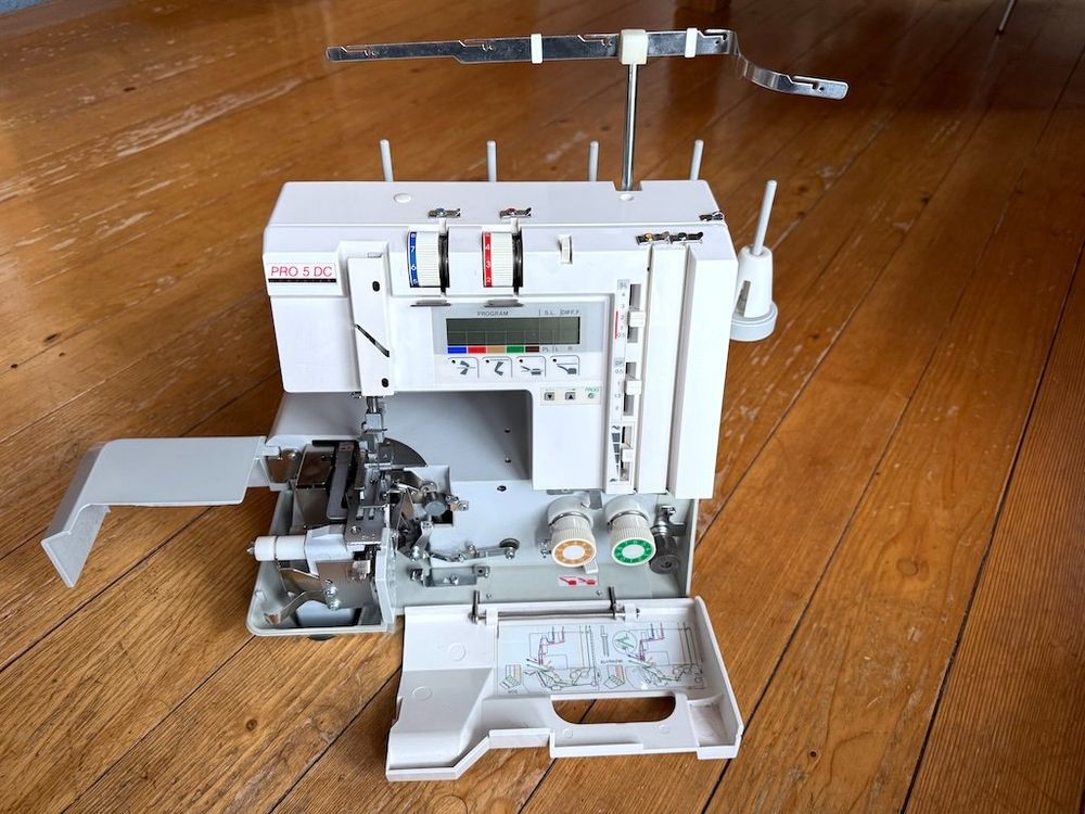 Elna Pro 5 DC Overlock Maschine (Gebraucht) in Therwil für CHF 99 – nur Abholung auf Ricardo kaufen