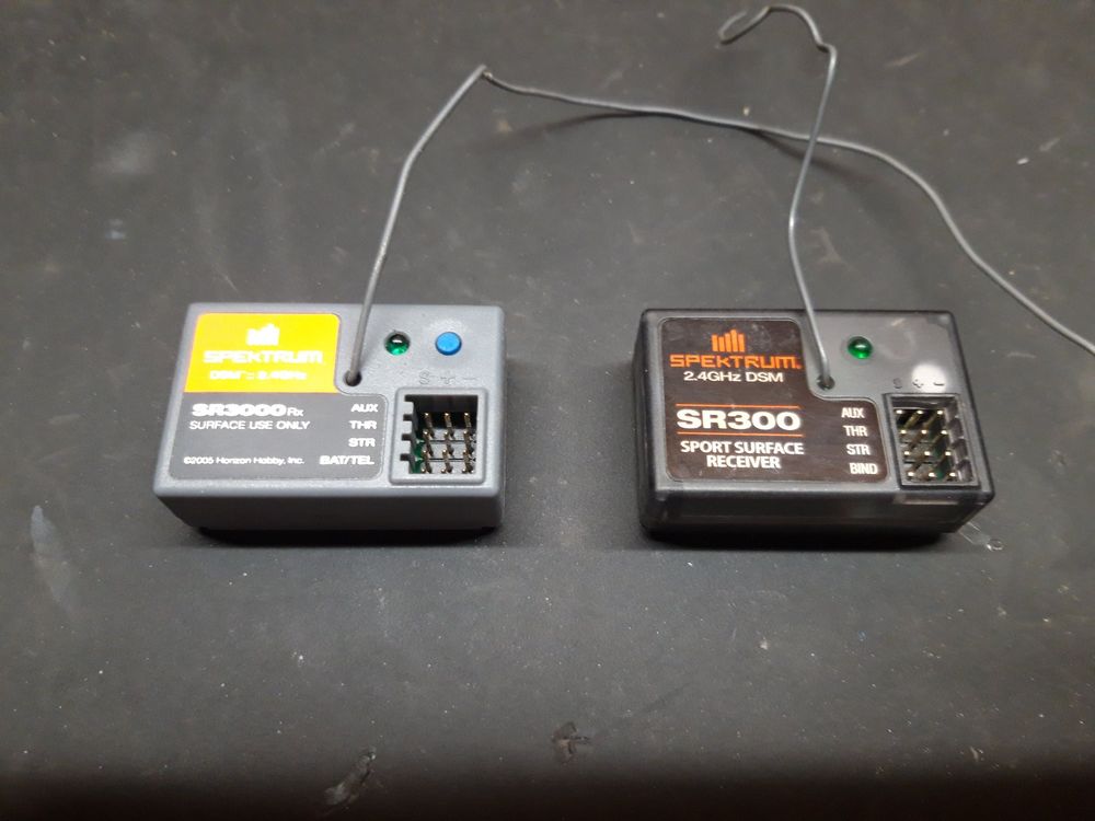 SPEKTRUM EMPFÄNGER SR300+SR3000 (Gebraucht) in Meiringen für CHF 15 ...