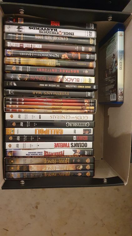 Blu Ray (5) und DVD (70) Sammlung (Gebraucht) in Zürich für CHF 6 – nur Abholung auf Ricardo kaufen