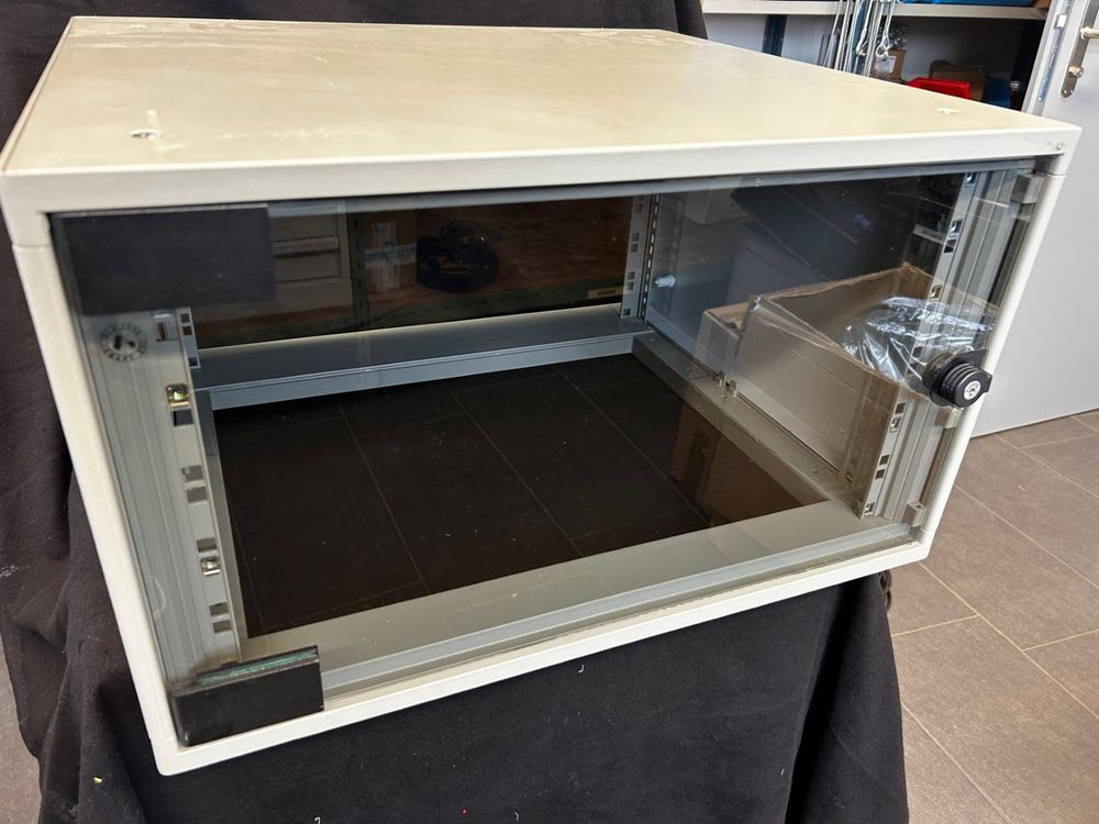 Rack mit Glastüre 19" 6HE (Gebraucht) in für CHF 50 – mit Lieferung auf ...
