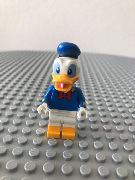 Lego minifigures série 1 disney Donald duck (Gebraucht) in Châtel-St ...