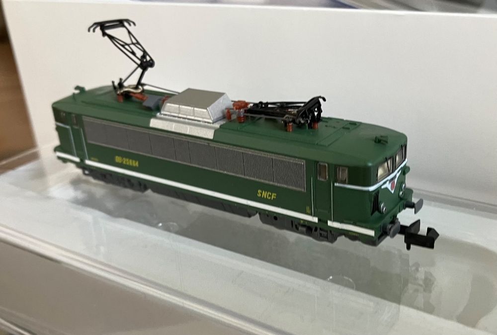 PIKO SNCF BB 25664 verte neuve avec Nem 651 en B.O. | Kaufen auf Ricardo