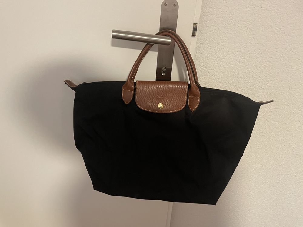 Schwarze Longchamp Le Pliage Handtasche (Gebraucht) in Wattenwil für CHF 56 – mit Lieferung auf ...