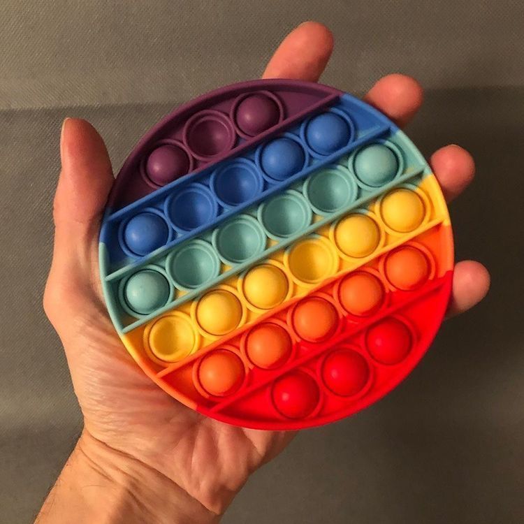 Pop it Regenbogen Popit Fidget Poppit (Gebraucht) in meilen für CHF 6 ...