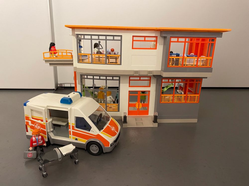 Playmobil Kinderklinik 6657 Mit Krankenwagen 6685 (Gebraucht) in St ...