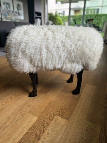 Handgefertigter Schaf-Hocker Replica im Lalanne-Stil (Gebraucht) in ...