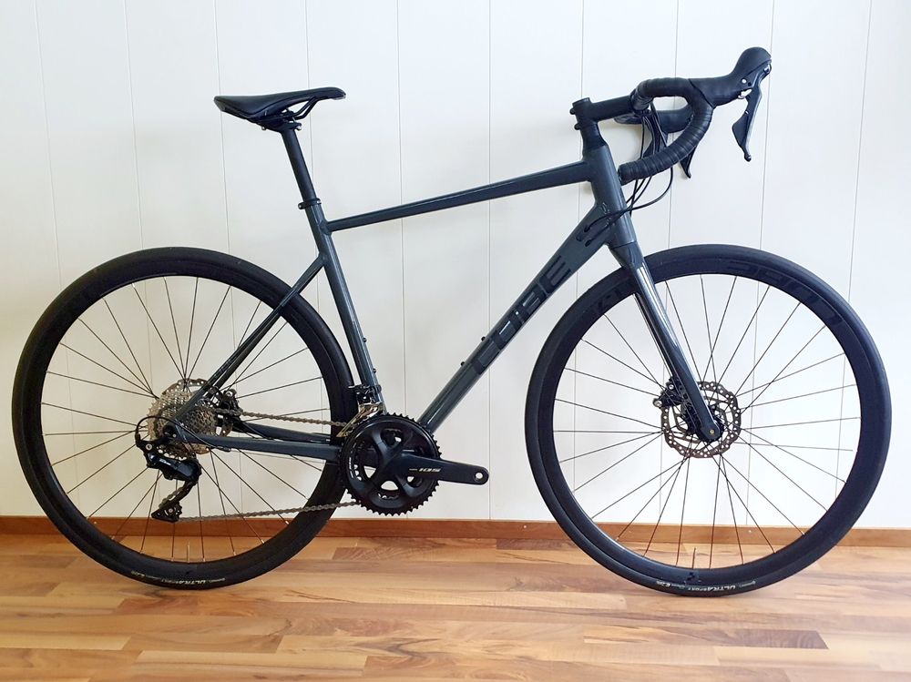 Cube Attain SL Grey-Black (2022) / Shimano 105 / neuwertig (Neu (gemäss ...