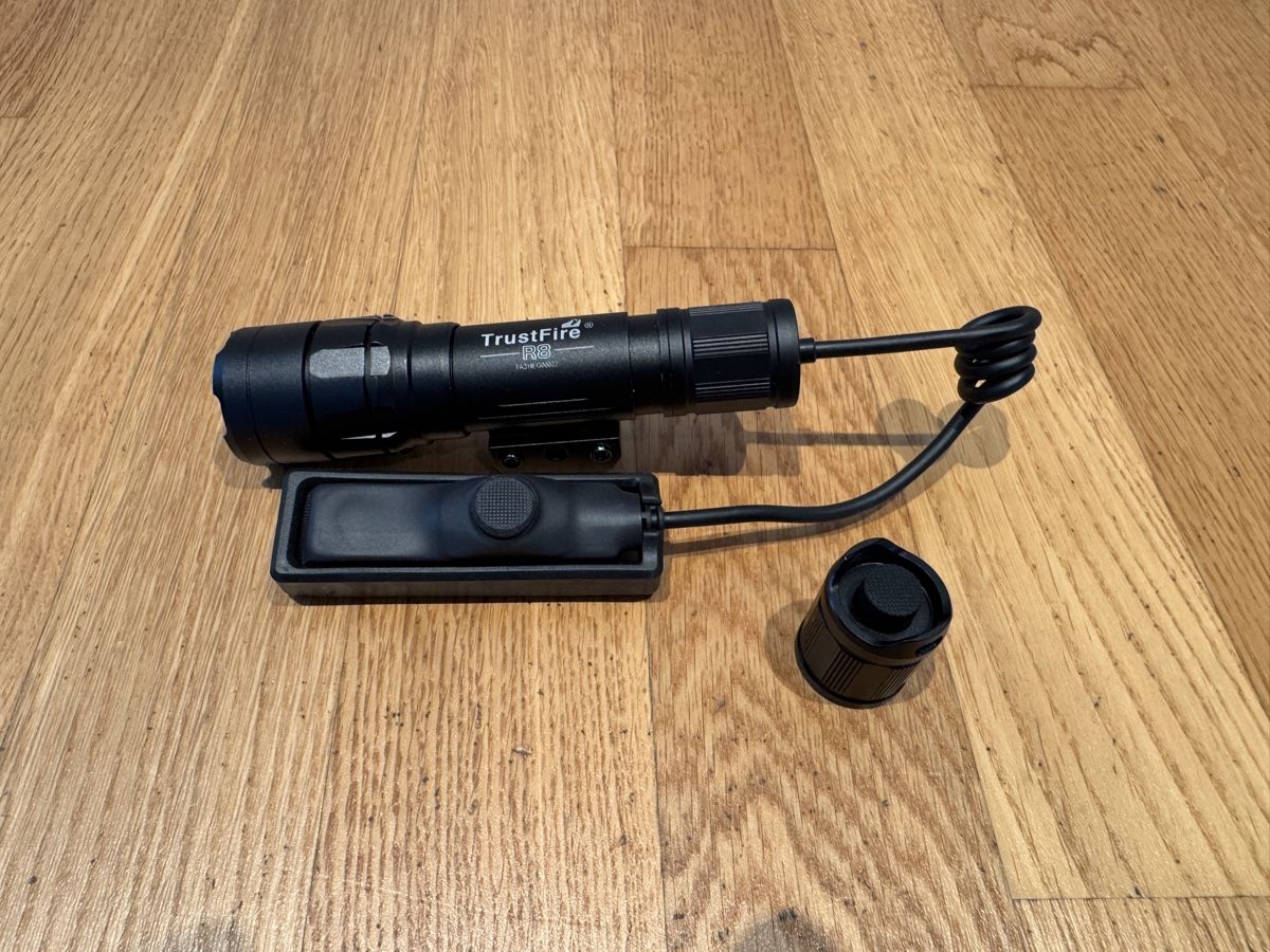 TrustFire R8 Taktische Taschenlampe. Top Zustand (Neuf (Voir ...