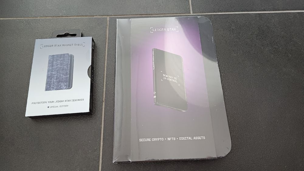Ledger STAX NFT mit Magnet Shell (Neu und originalverpackt) in ...