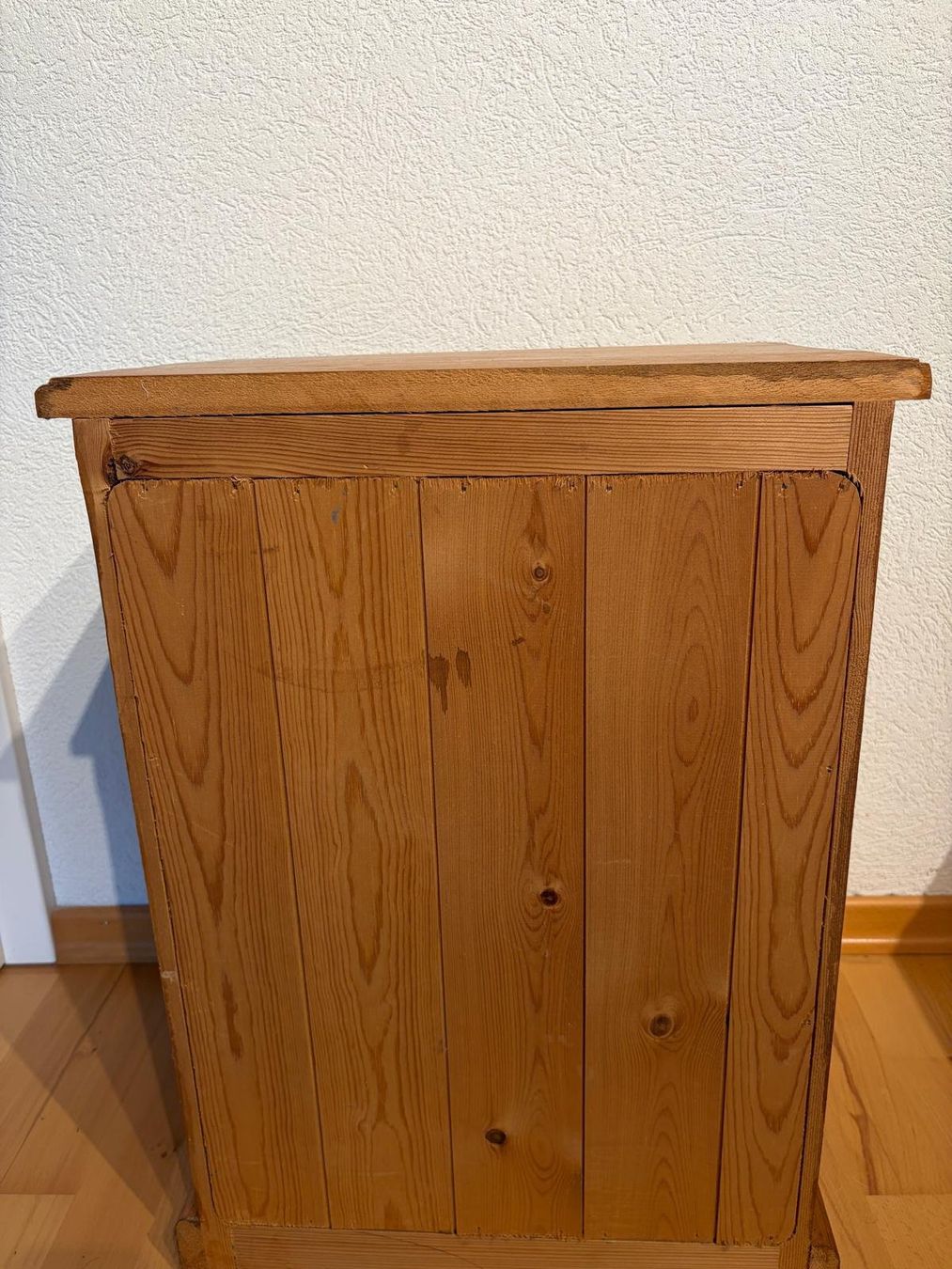 Table de nuit en pin massif – fabrication artisanale (Gebraucht) in ...