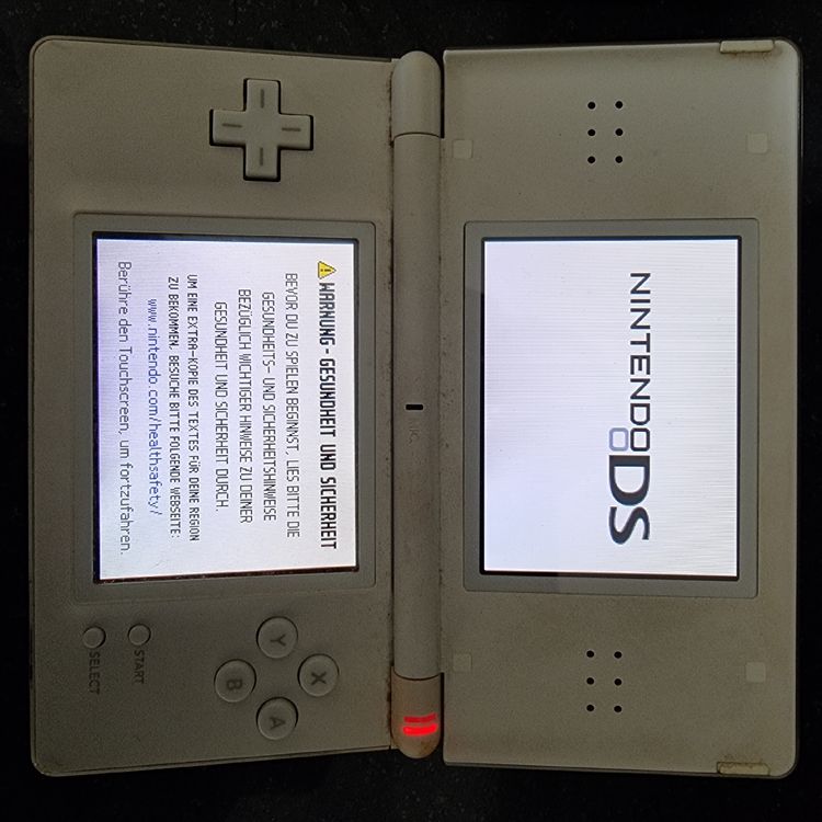 Nintendo DS Light weiss (Gebraucht) in für CHF 50 – mit Lieferung auf Ricardo kaufen