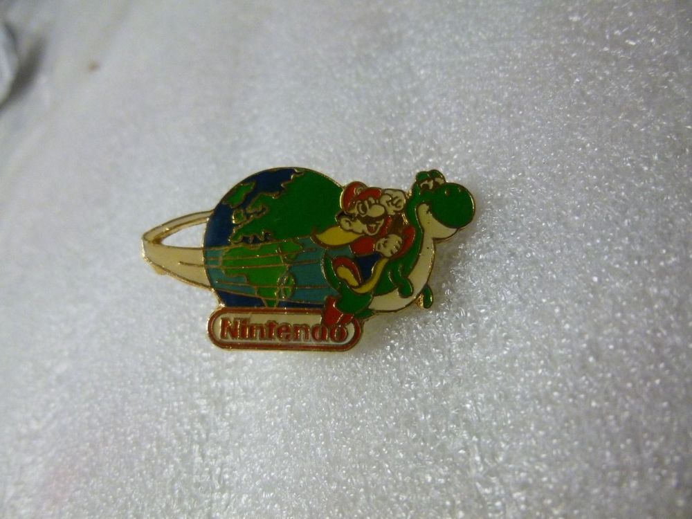 Nintendo Pins - Super Mario World Yoshi's (Gebraucht) in Pambio Noranco ...