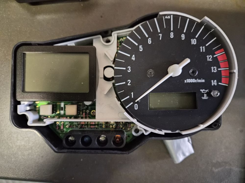 yamaha r1 compteur (Defekt) in Font für CHF 20 – nur Abholung auf ...