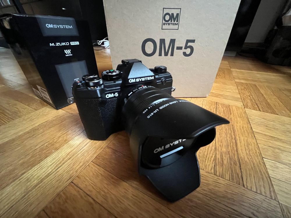 Combo OM System, OM-5 + Zuiko 20mm f1.4 Pro. Etat de neuf (Neu (gemäss ...