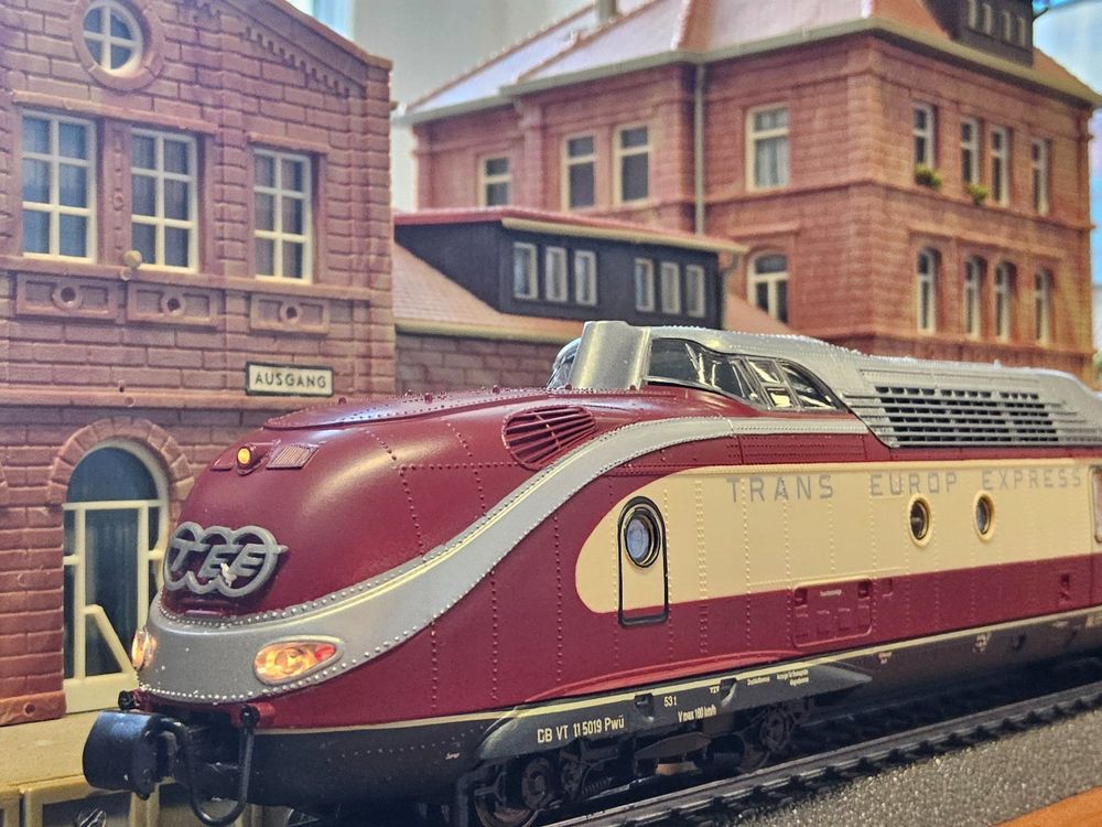 Roco __ 7 tlg. Dieseltriebzug TEE __ HELVETIA __ AC Spur H0 (Gebraucht ...