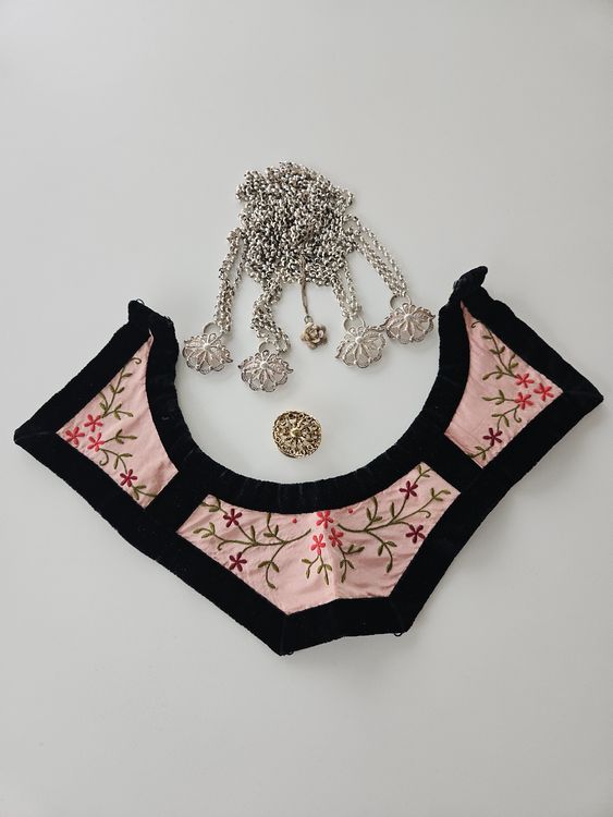 Trachtenschmuck (Gebraucht) in Spiegel b. Bern für CHF 350 – mit Lieferung auf Ricardo kaufen