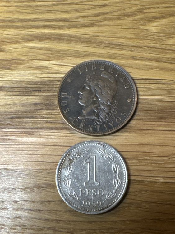 Deux pièces d’Argentine en très bonne état (D'occasion) à Villars-sur ...