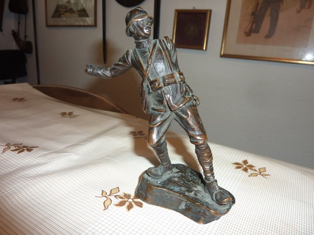 Antike Militär Bronzefigur 1. WK Soldat beim HG Werfen (Gebraucht) in ...