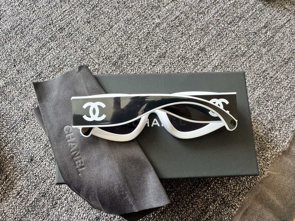 Chanel Black and White Cateye Sunglass (Neu (gemäss Beschreibung)) in ...