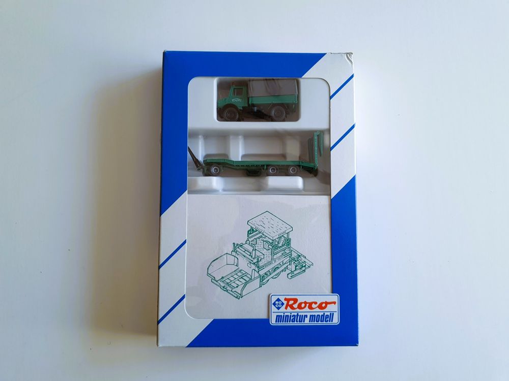 ROCO 1547, Unimog U1300 mit Demag-Deckenfertiger, Schwarzbau (Neu und ...